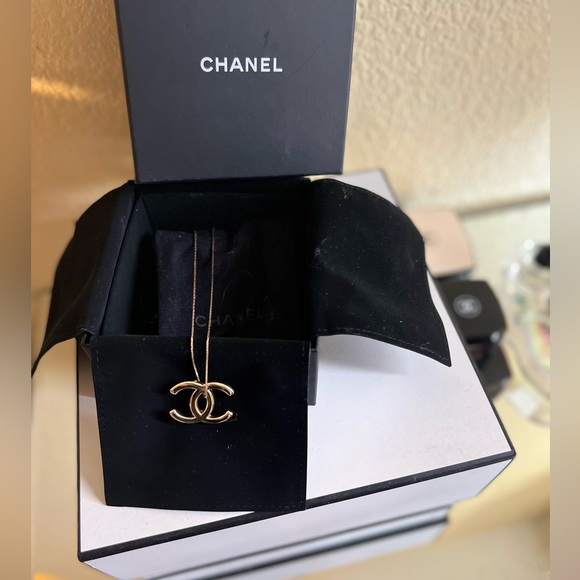 CHANEL | Accessories | Chanel Pendant Necklace495 | Poshmark